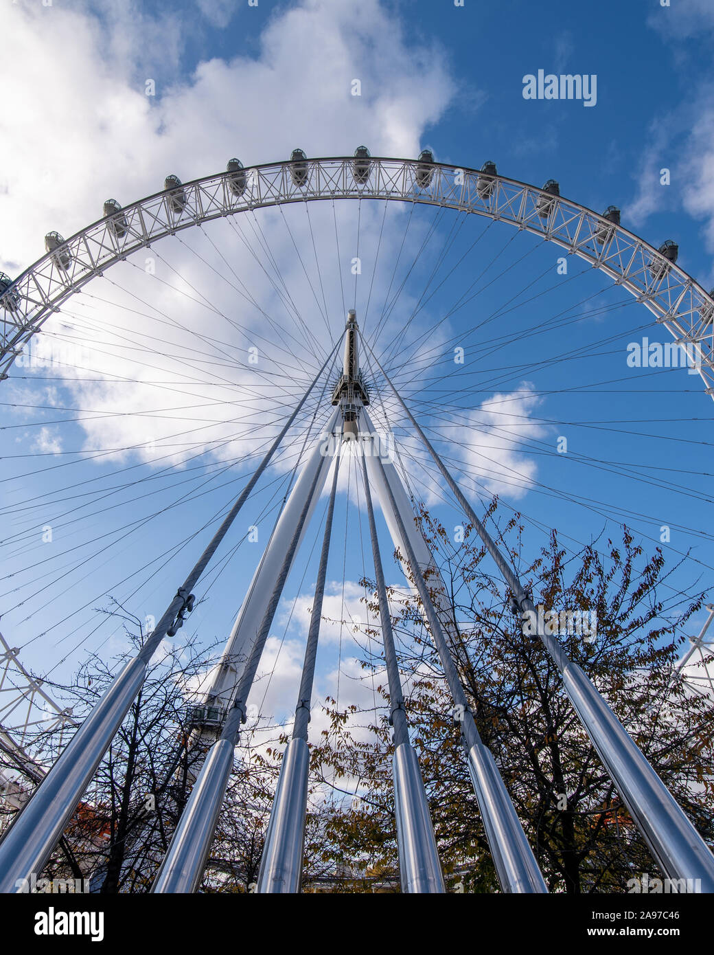 Perspective view of london street hi-res stock photography and images ...