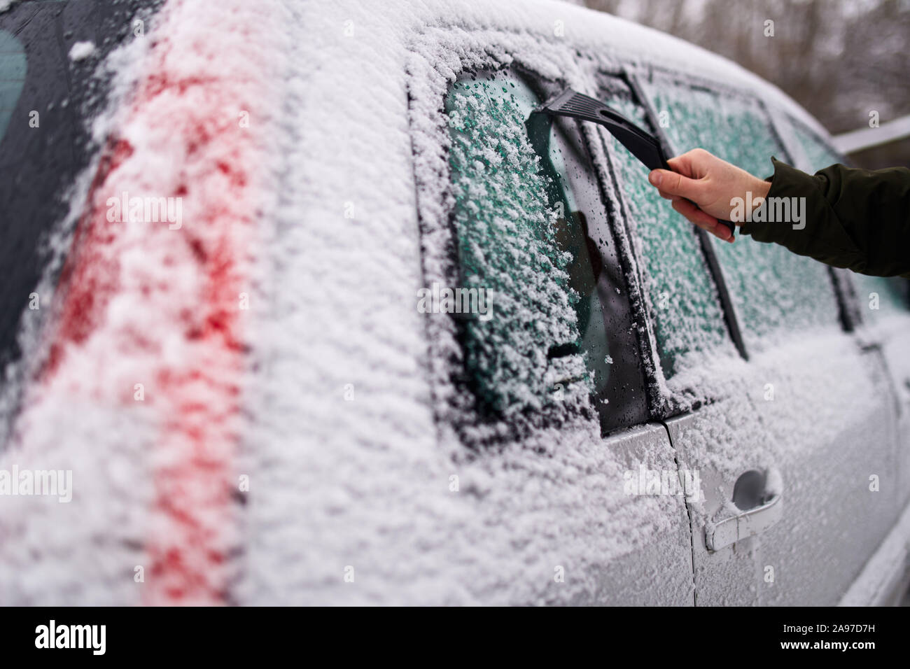 Scraping car windows hi-res stock photography and images - Alamy