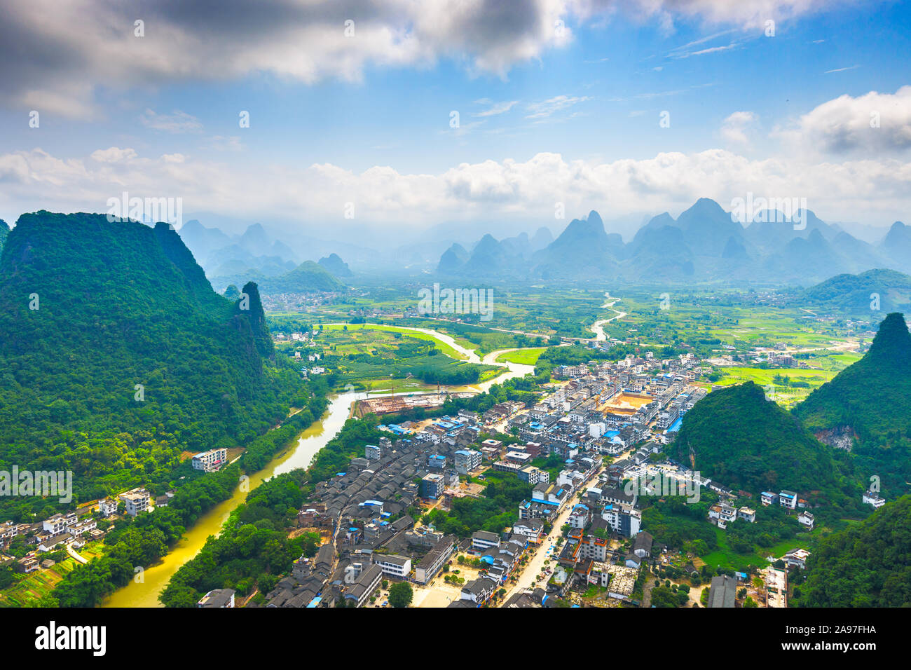 Li river gorge hi-res stock photography and images - Alamy