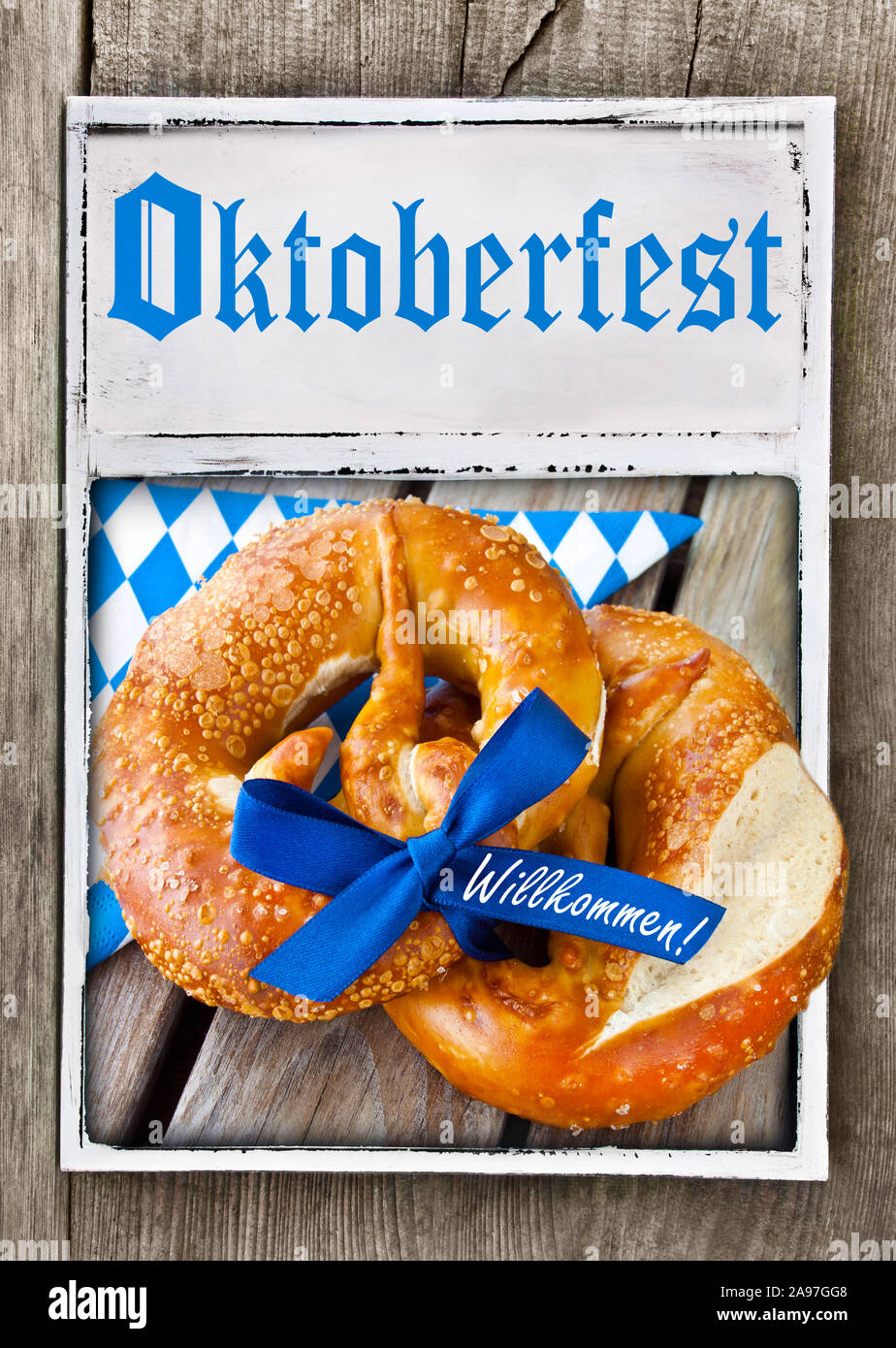 Bavarian Pretzel and German Welcome sign Stock Photo - Alamy