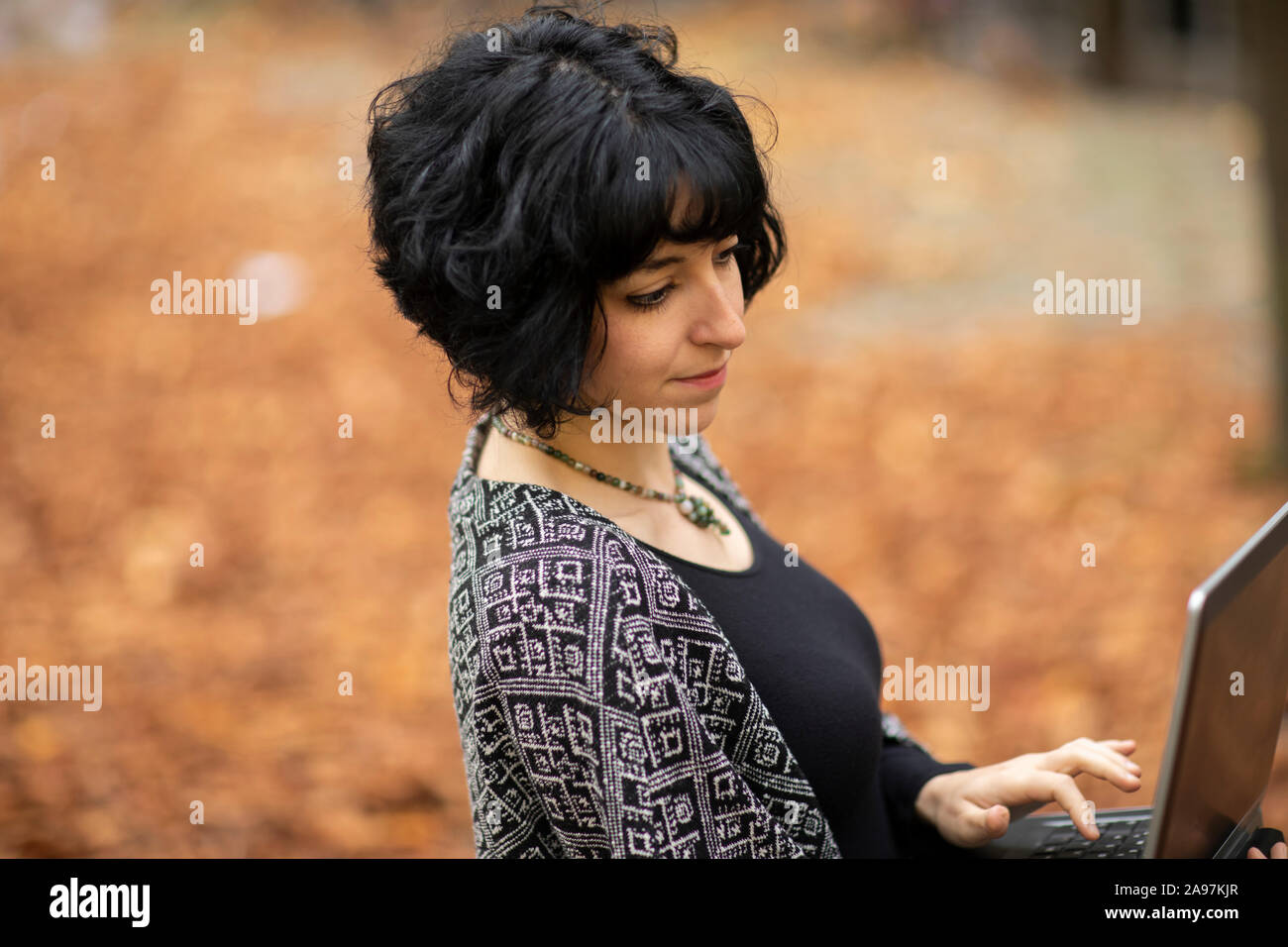 Woman outside laptop hi-res stock photography and images - Alamy