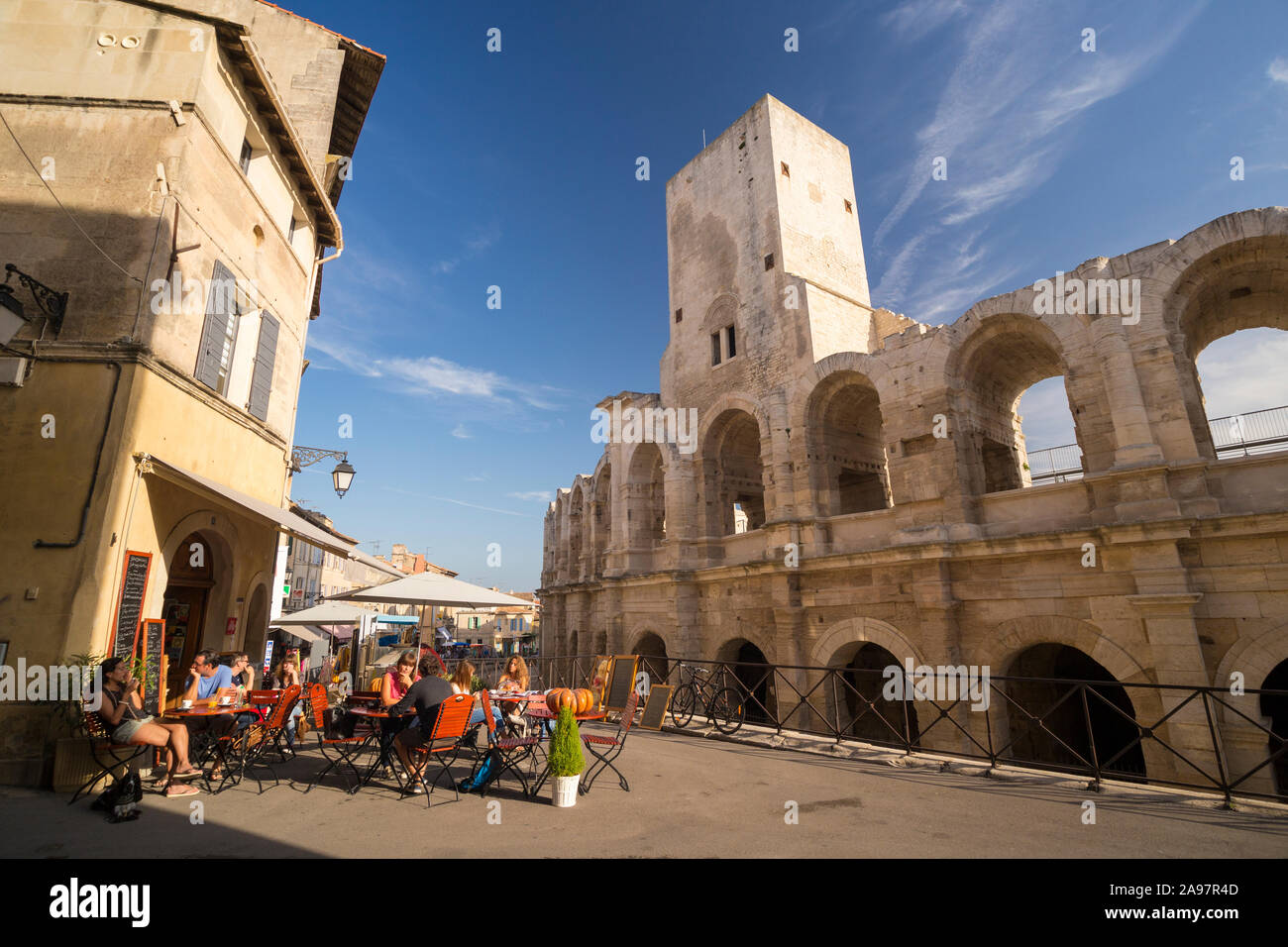 Roman ruins provence hi-res stock photography and images - Alamy