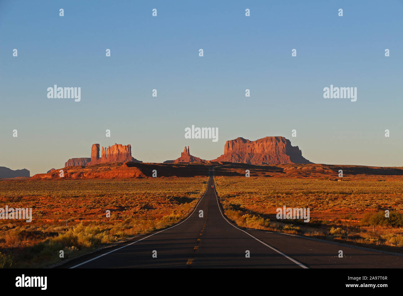 Dawn sunset monument valley hi-res stock photography and images - Alamy
