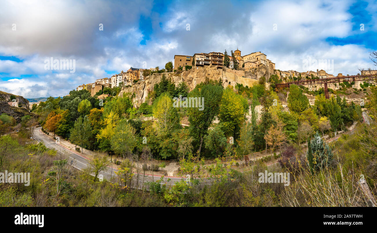 Hanging houses cuenca spain hi-res stock photography and images - Alamy