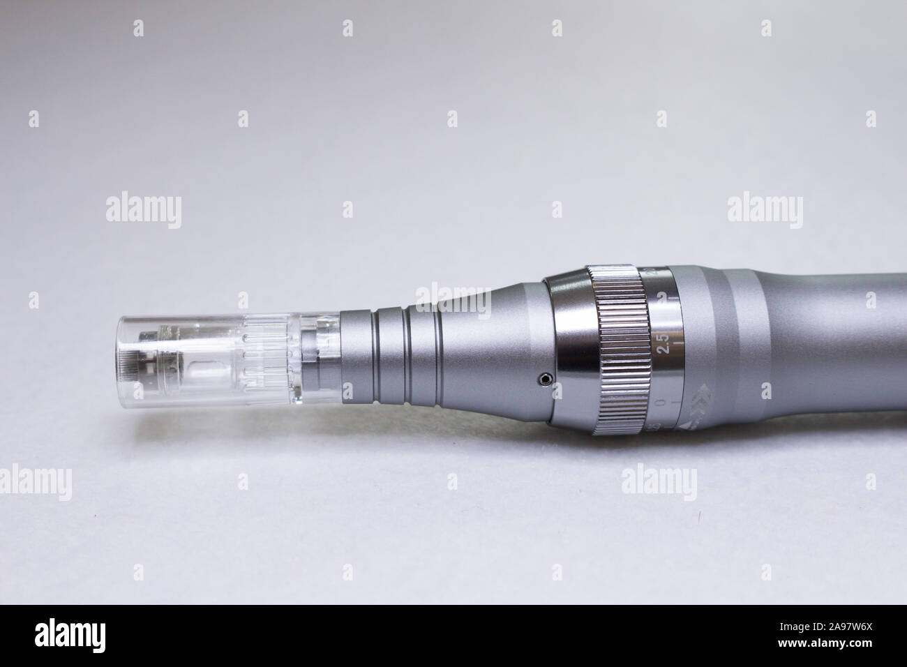 Dermis stamp electric pen. Dermapen. Needle mesotherapy treatment Stock ...