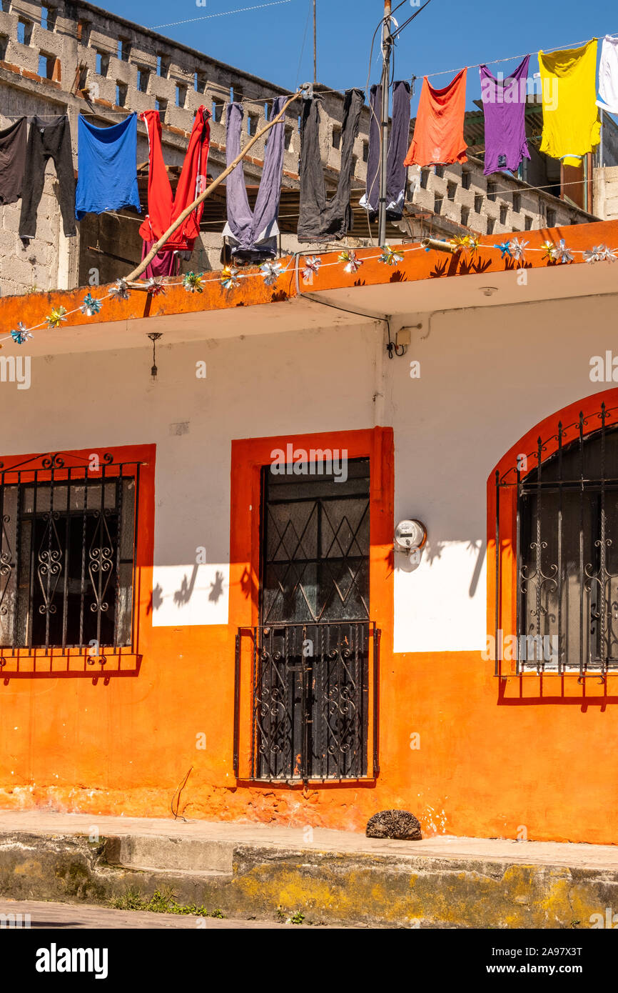 Mexican hanging washing hi-res stock photography and images - Alamy