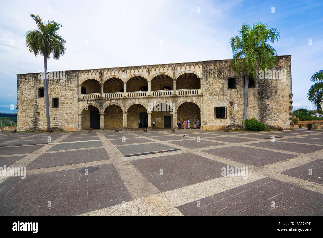 Colonial architecture mansion square hi-res stock photography and ...