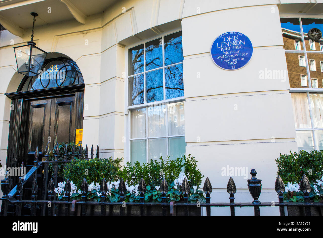 London, UK - February 26th 2019: A blue plaque on Montagu Square in ...