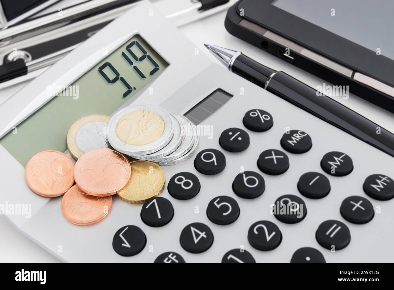 Minimum fee hi-res stock photography and images - Alamy