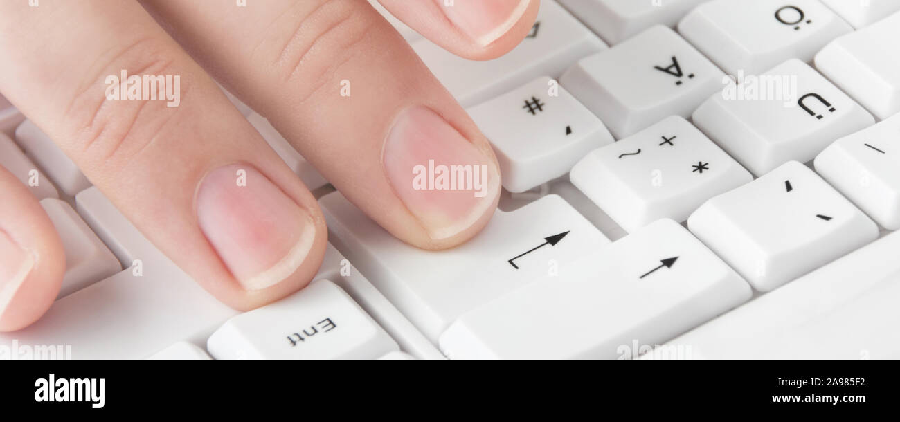 Keyboard and hand Stock Photo - Alamy