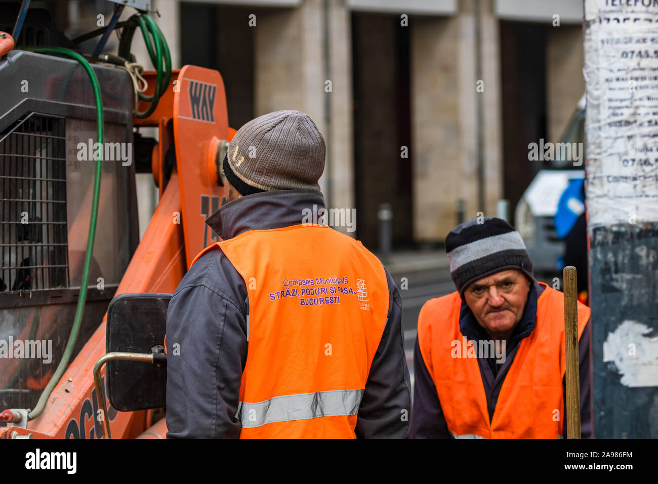 Romanian construction workers hi-res stock photography and images - Alamy