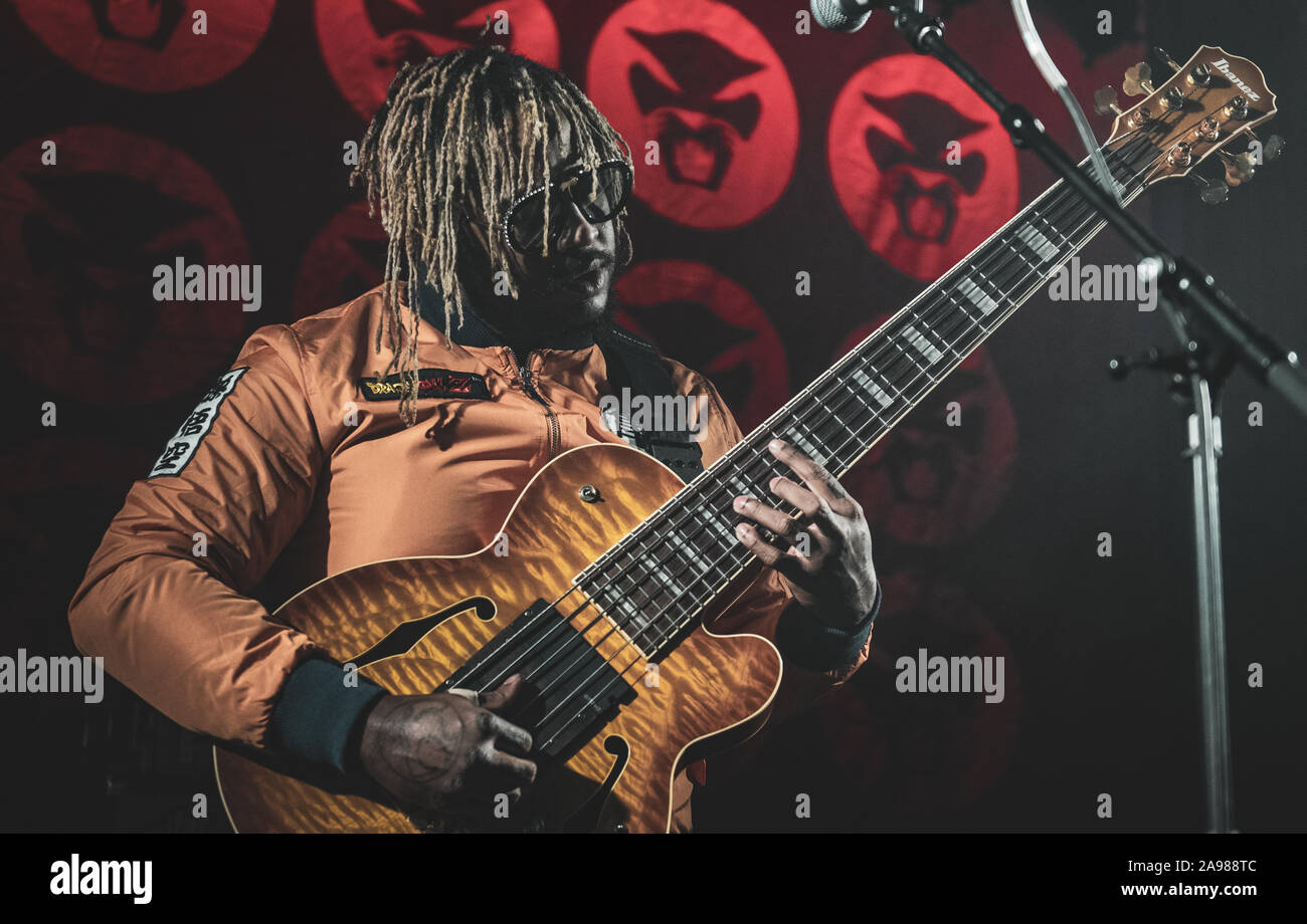 American composer and singer hi-res stock photography and images - Alamy