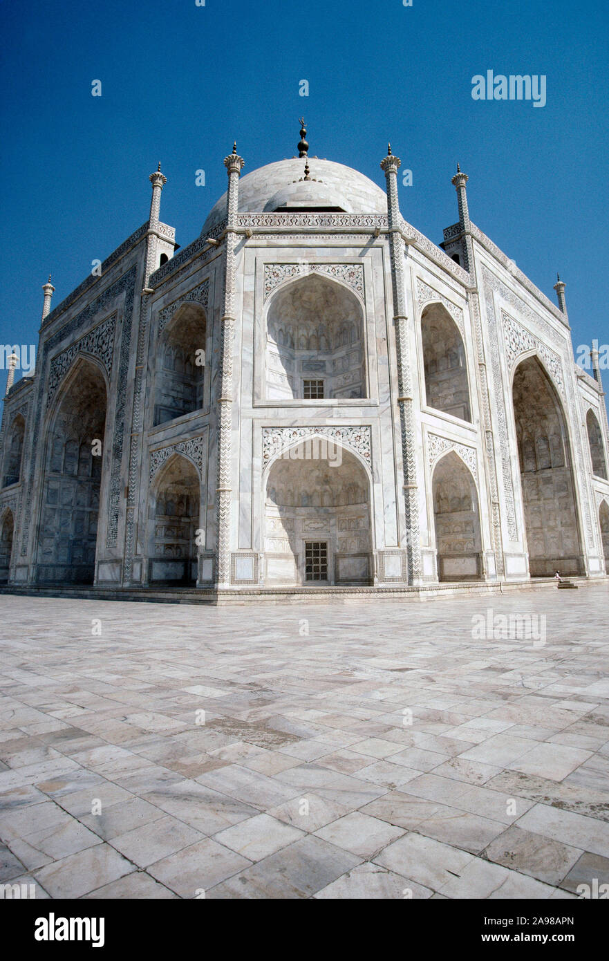 Taj mahal tomb chamber hi-res stock photography and images - Alamy