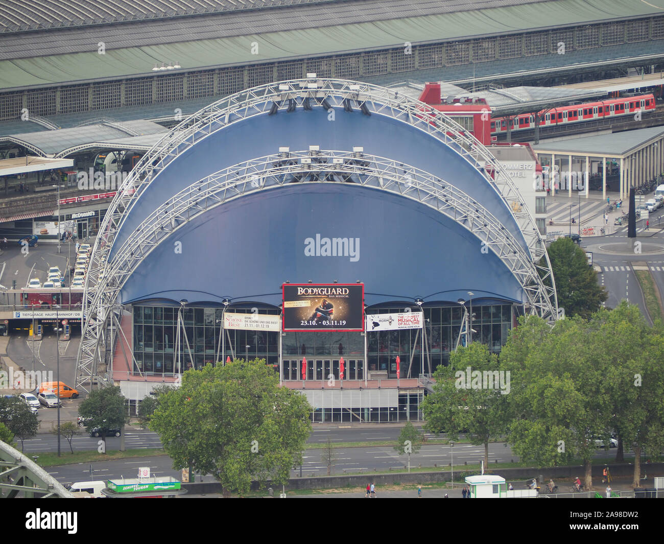 Opera am dom hi-res stock photography and images - Alamy