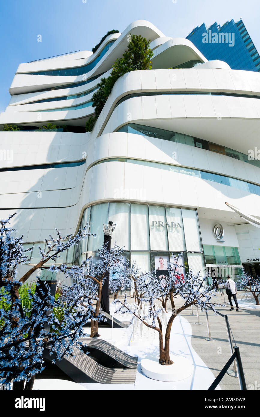 Emquartier bangkok building hi-res stock photography and images - Alamy