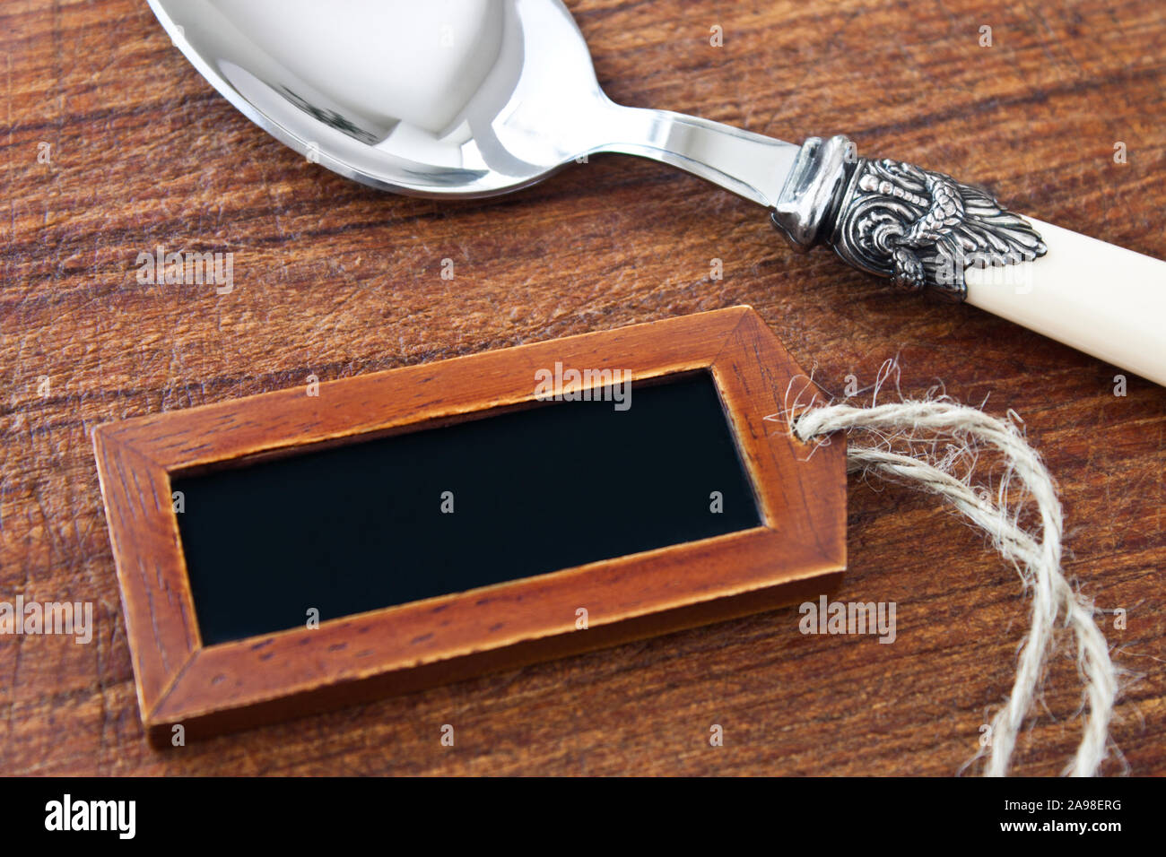 Spoon and wooden label background Stock Photo - Alamy