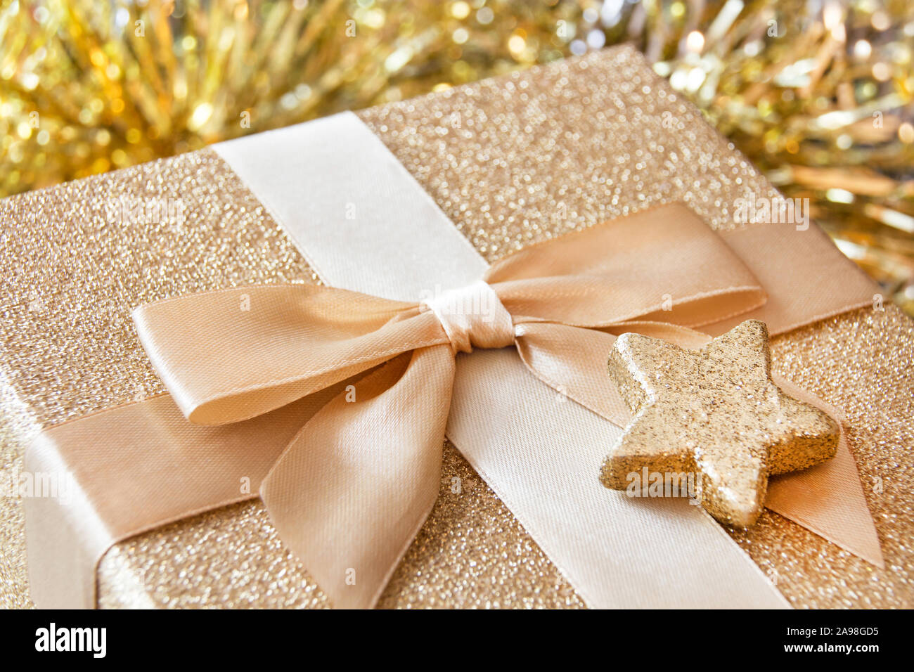 Gift wrapped parcel gold wrapping hi-res stock photography and images ...