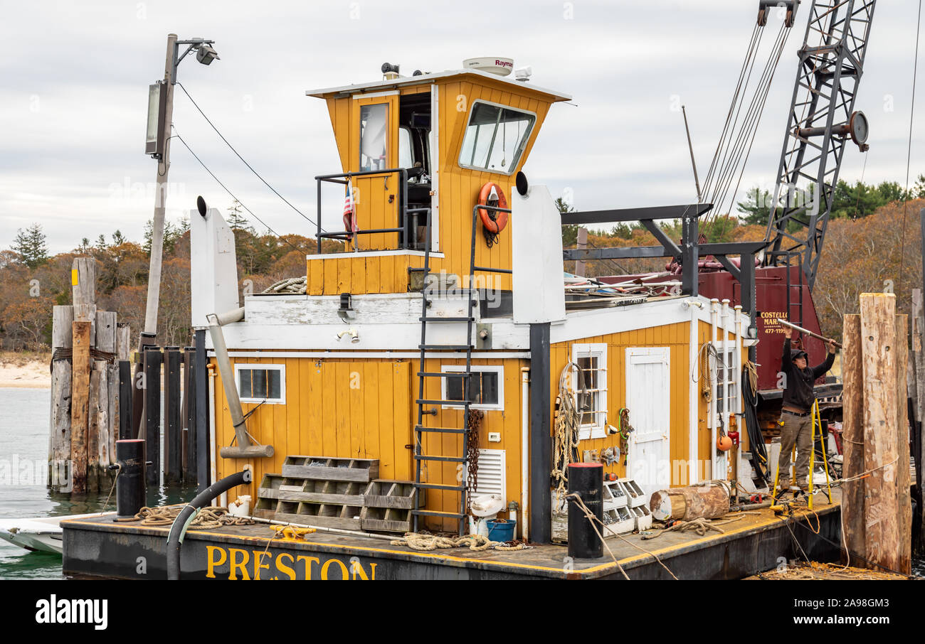 Working barge hi-res stock photography and images - Alamy