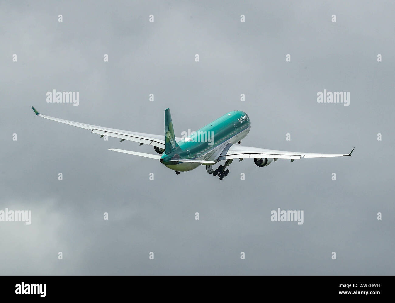 Landings and take offs Stock Photo - Alamy