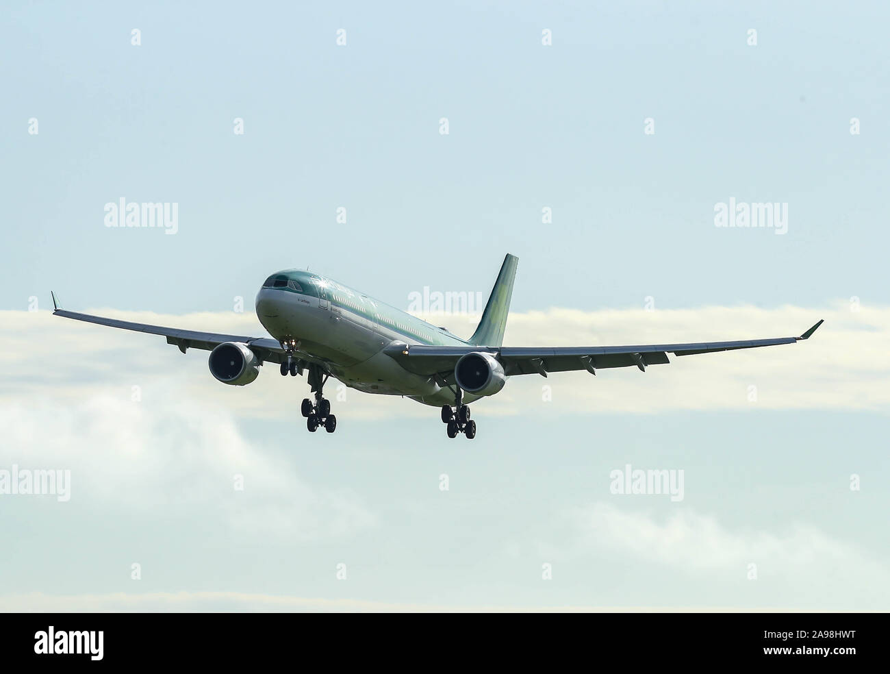 Landings and take offs Stock Photo - Alamy