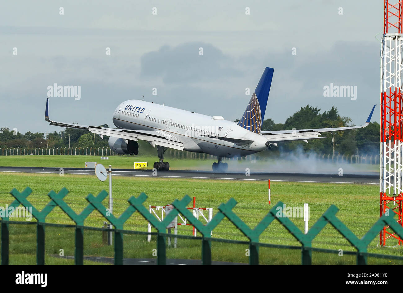 Landings and take offs Stock Photo - Alamy