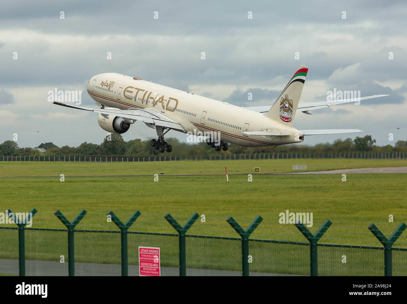 Landings and take offs Stock Photo - Alamy