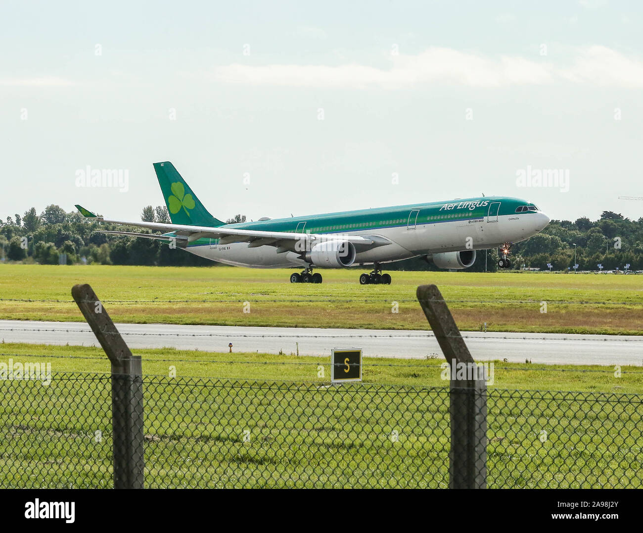 Landings and take offs Stock Photo - Alamy