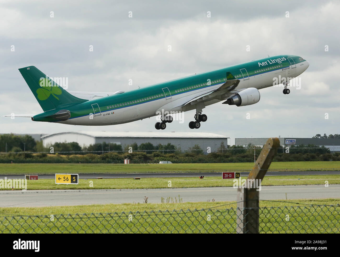 Landings and take offs Stock Photo - Alamy
