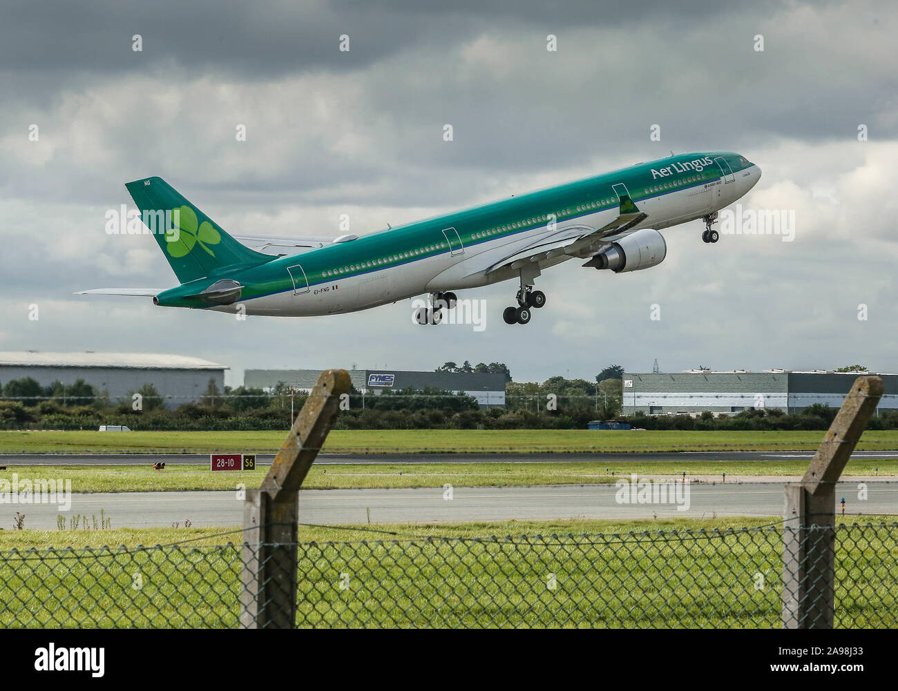 Landings and take offs Stock Photo - Alamy