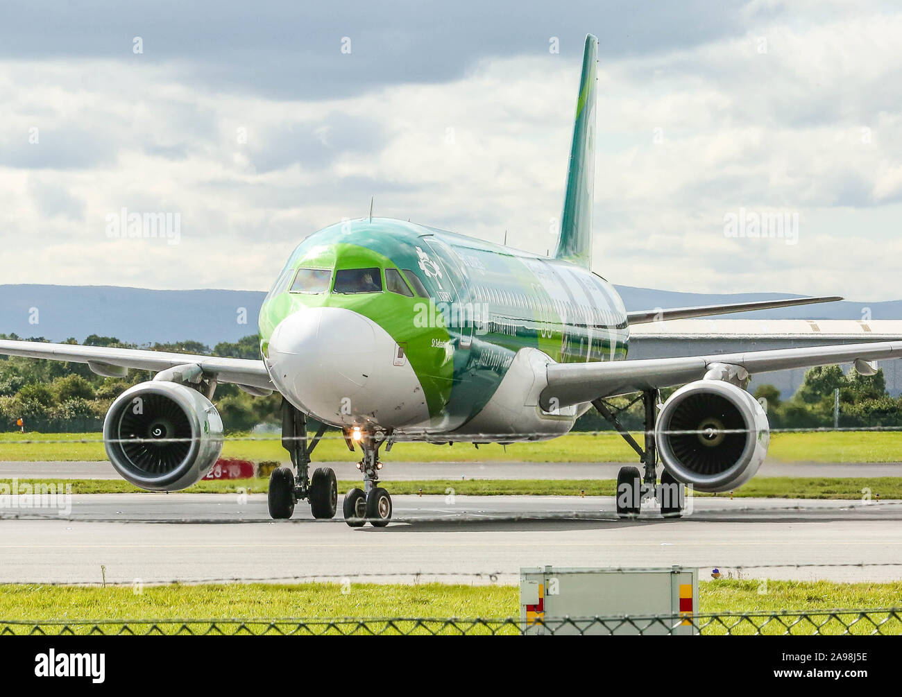 Landings and take offs Stock Photo - Alamy