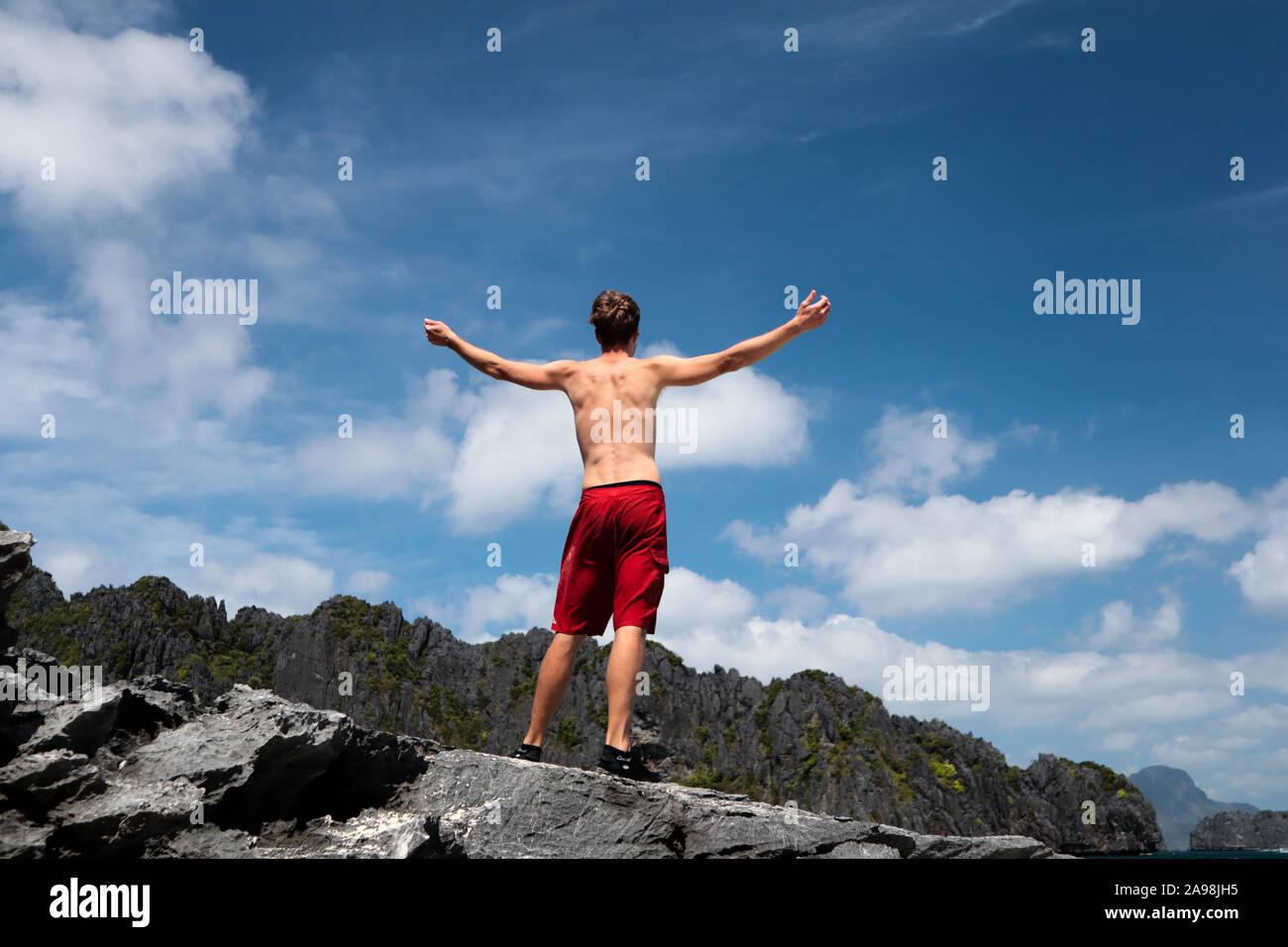 Open arms hi-res stock photography and images - Alamy