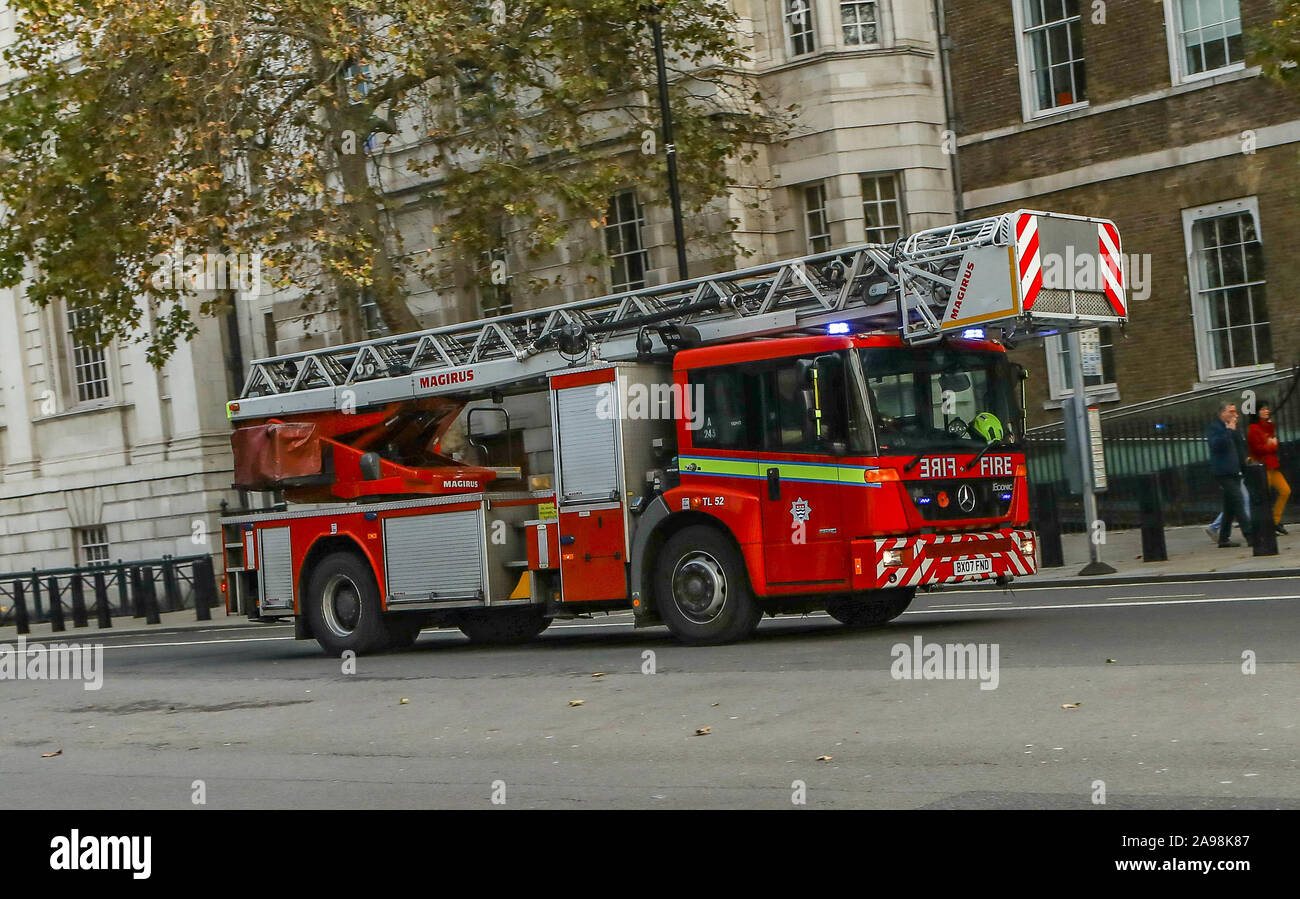 Trafalgar square police box hi-res stock photography and images - Alamy