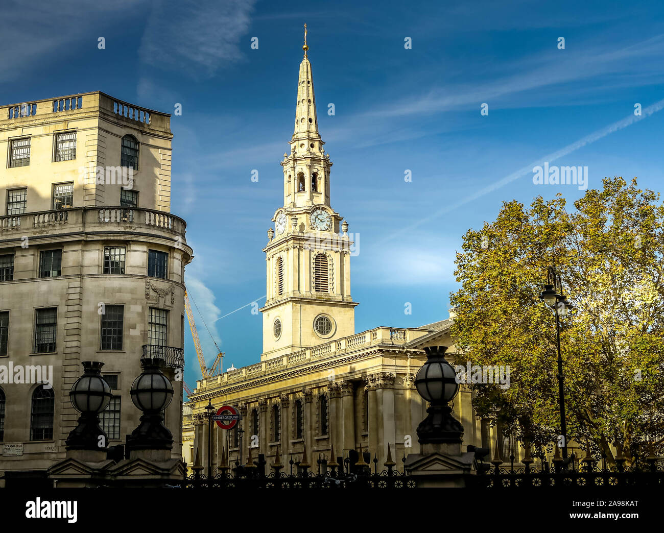 Trafalgar square police box hi-res stock photography and images - Alamy