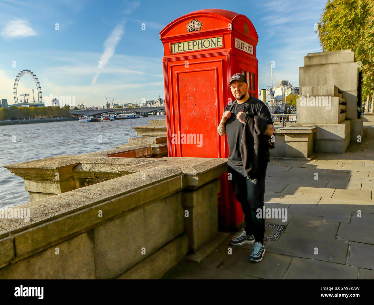 Trafalgar square police box hi-res stock photography and images - Alamy