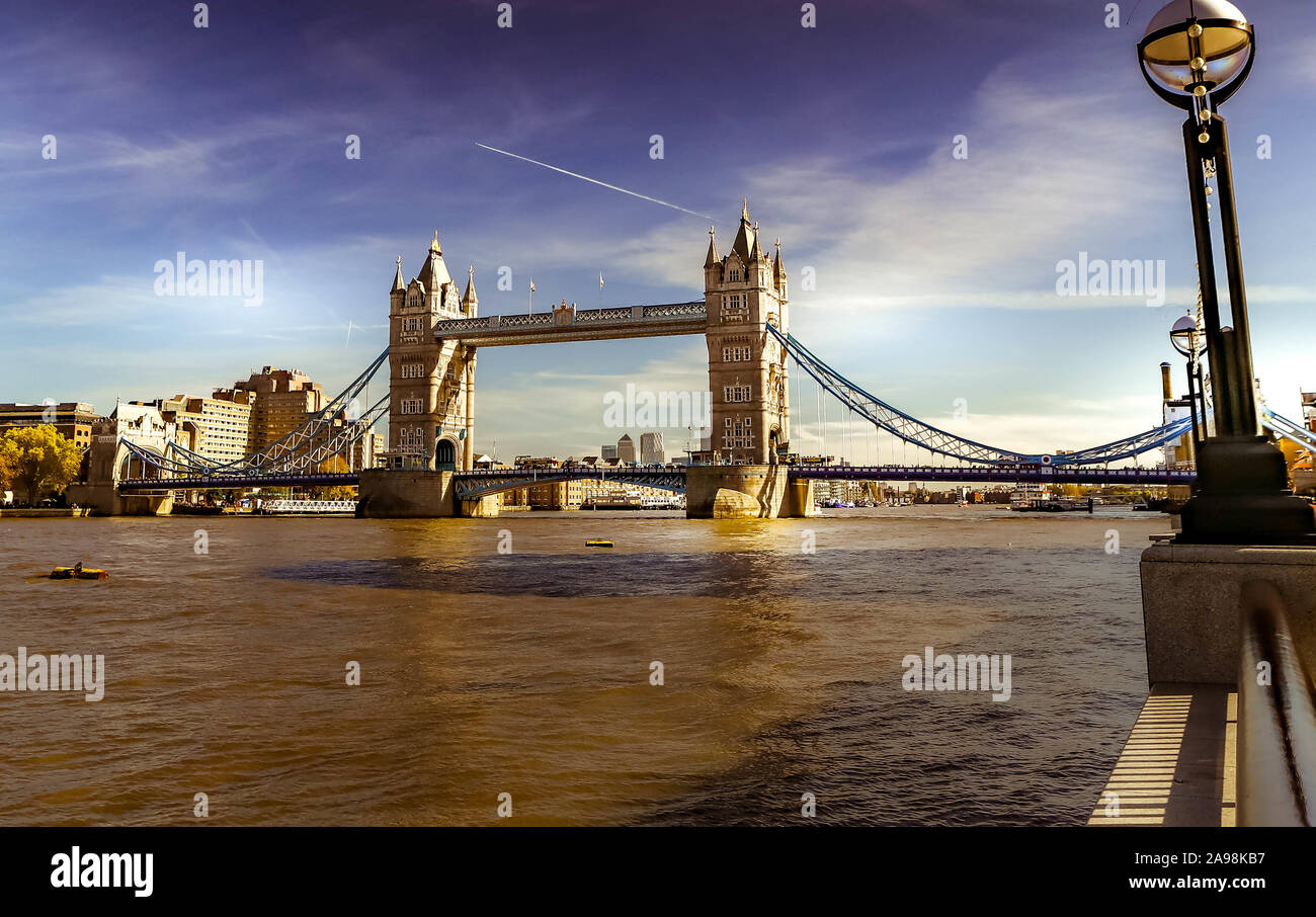 Trafalgar square police box hi-res stock photography and images - Alamy