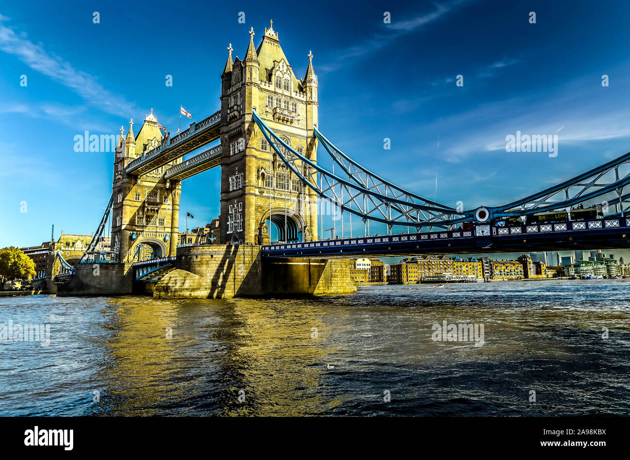 Trafalgar square police box hi-res stock photography and images - Alamy