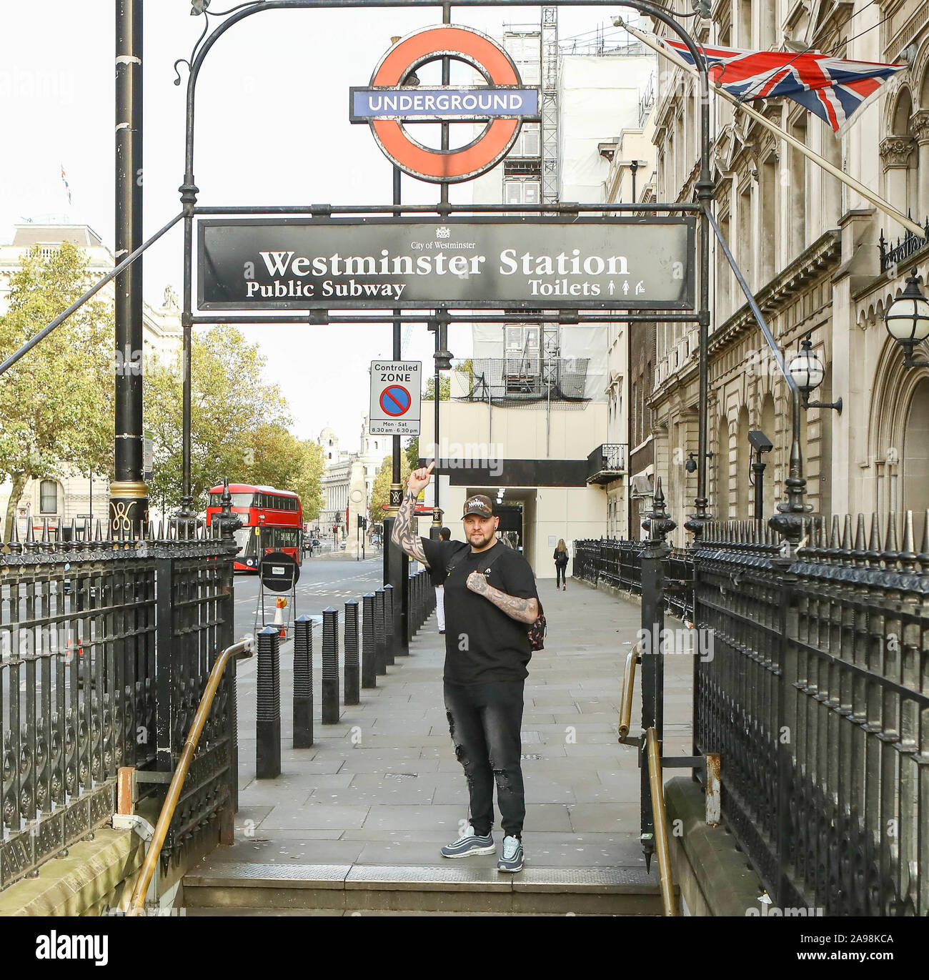 Trafalgar square police box hi-res stock photography and images - Alamy