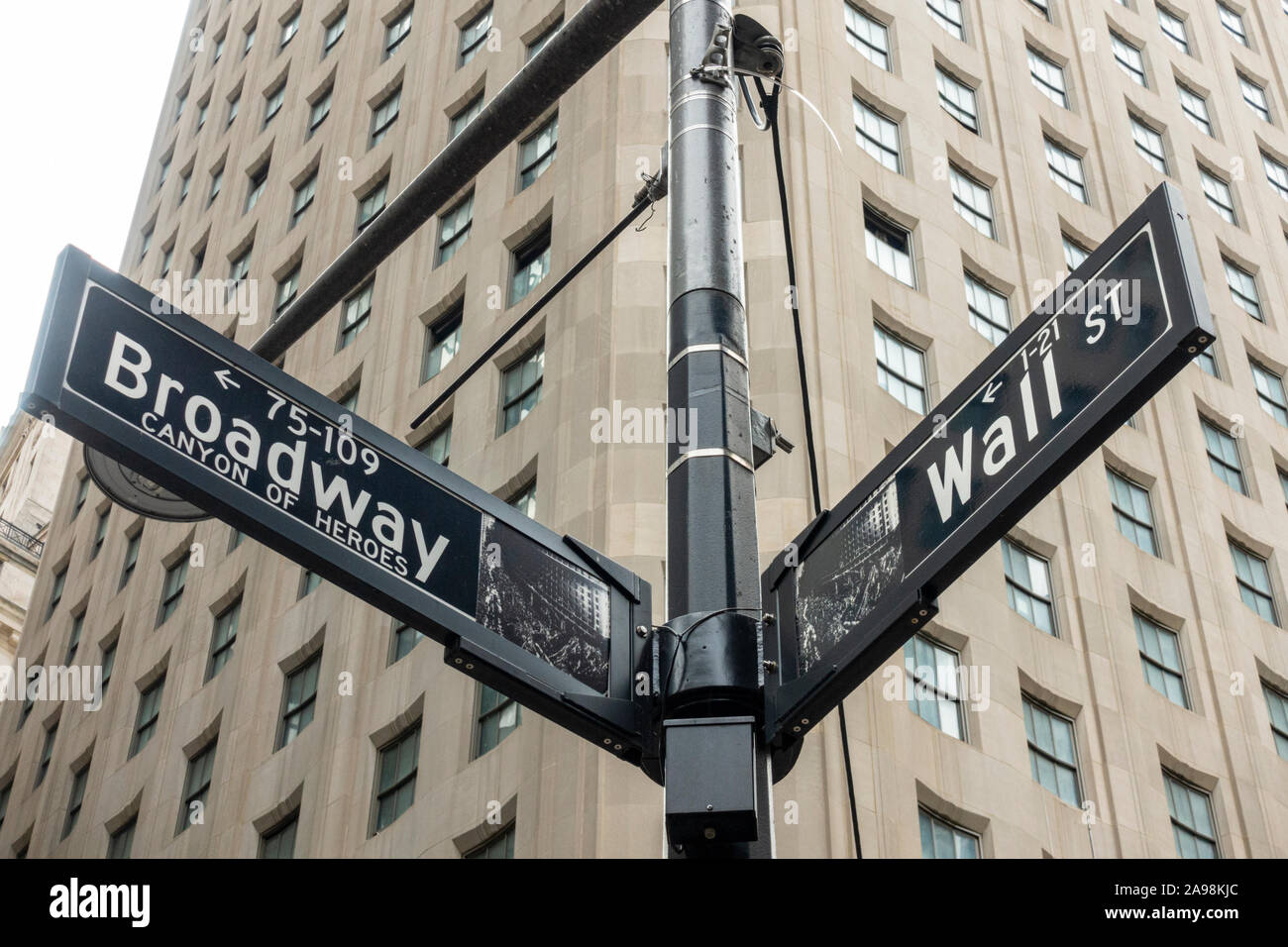 Broadway street signs hi-res stock photography and images - Alamy