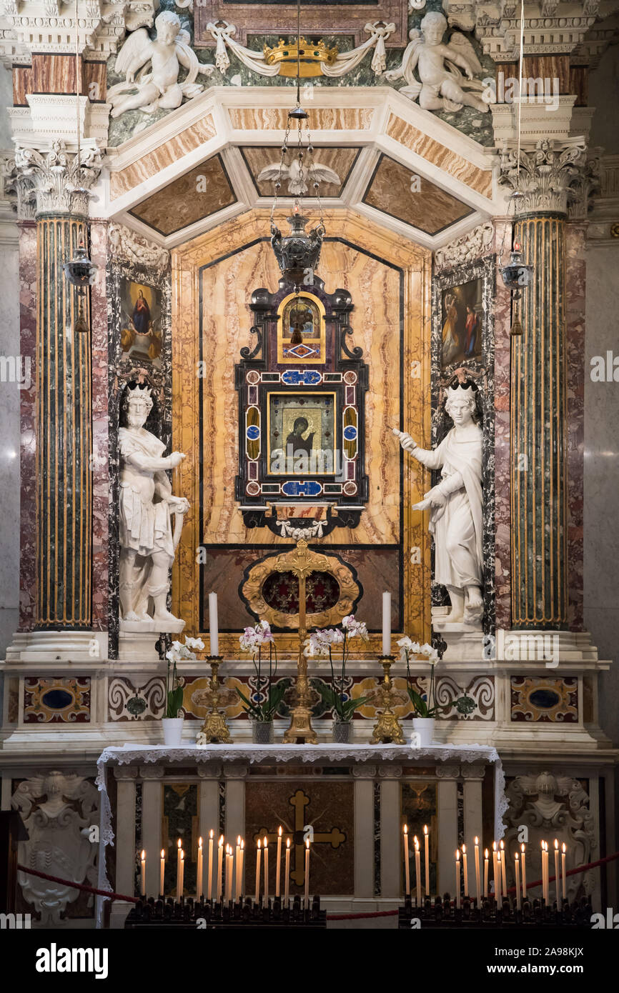 The Byzantine icon of the Madonna Avvocata donated to the city by ...