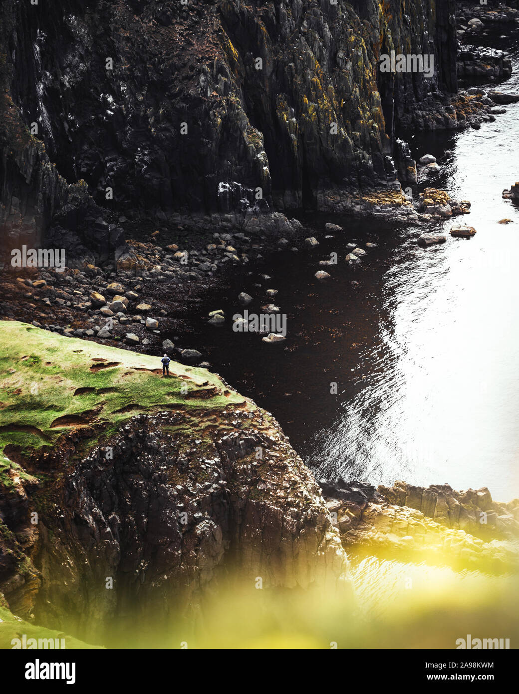 Cliffside lighthouse hi-res stock photography and images - Alamy