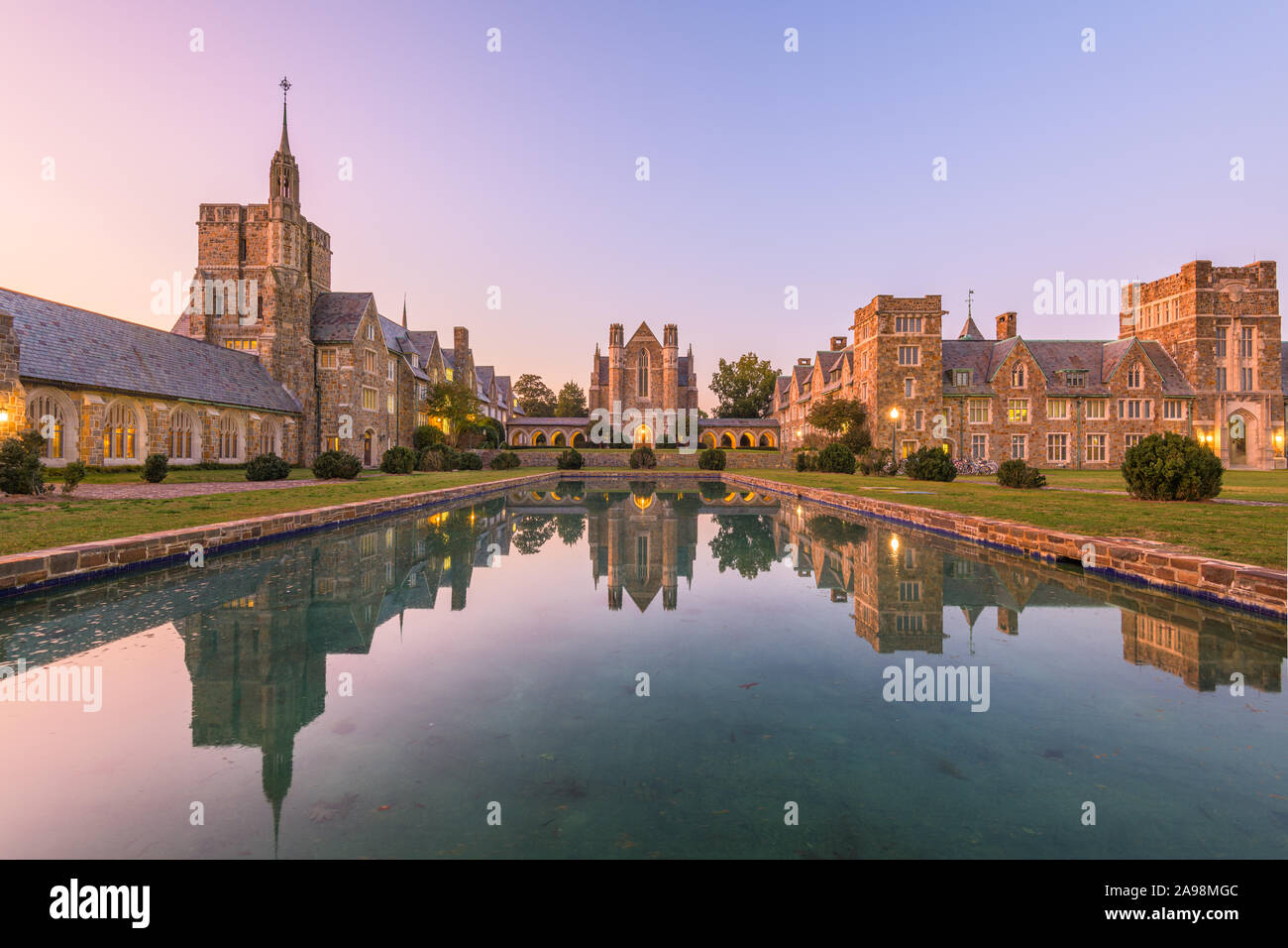 Campus style dining hi-res stock photography and images - Alamy