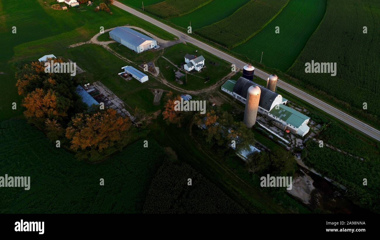 Wisconsin green barns hi-res stock photography and images - Alamy