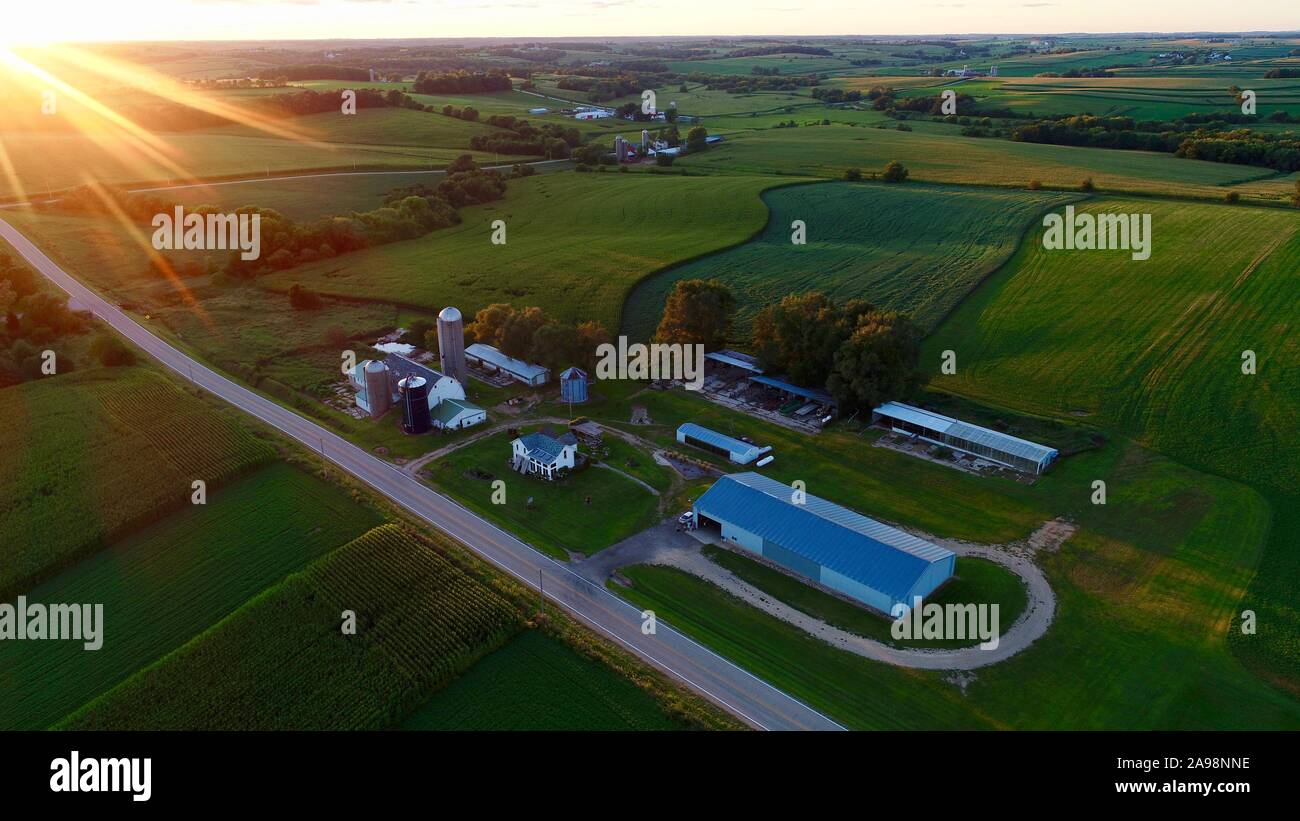 Wisconsin green barns hi-res stock photography and images - Alamy