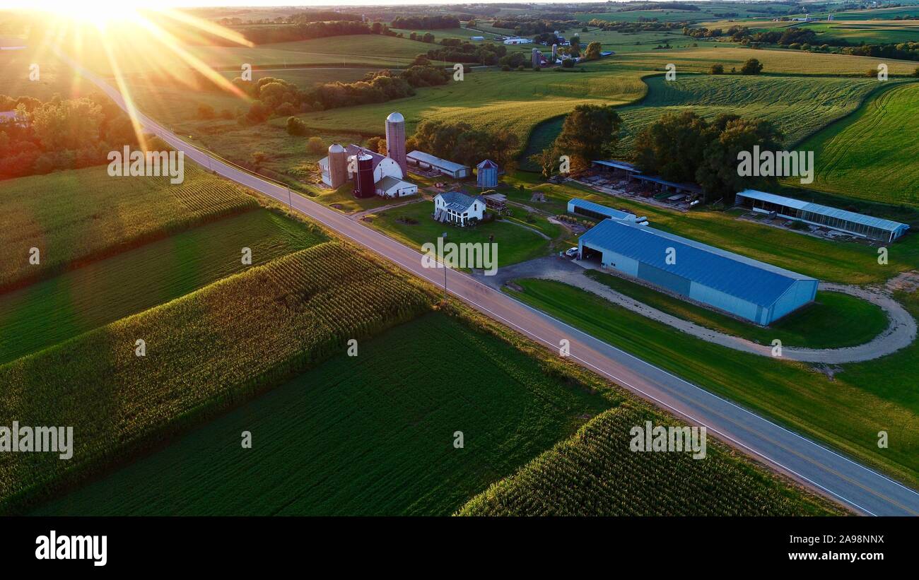 Wisconsin green barns hi-res stock photography and images - Alamy
