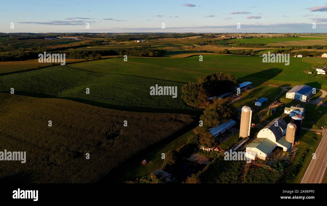 Wisconsin green barns hi-res stock photography and images - Alamy