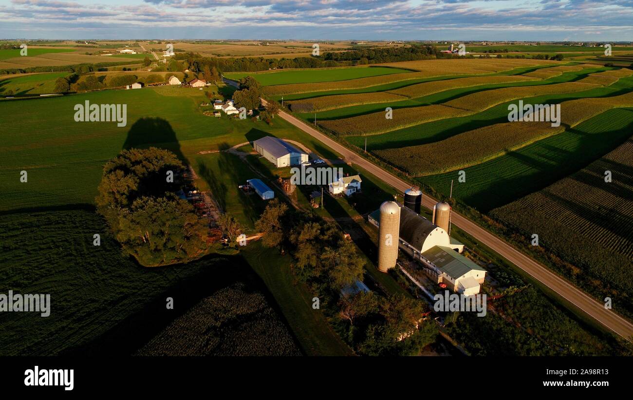 Wisconsin green barns hi-res stock photography and images - Alamy