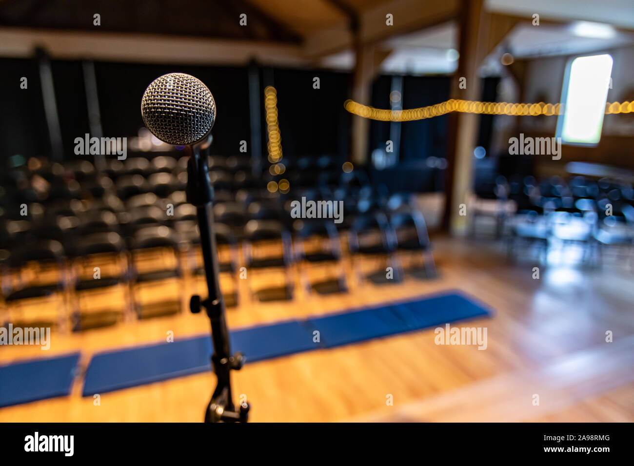 Empty Stage Microphone High Resolution Stock Photography and Images - Alamy