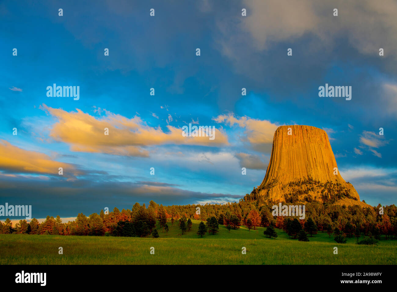 Devils Tower and storm clouds, Devils Tower National Monument, Wyoming ...