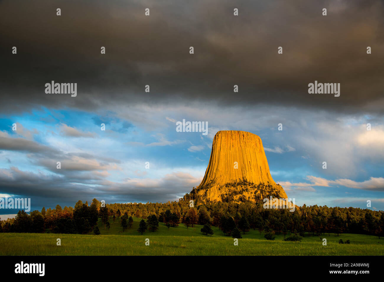 Devils Tower and storm clouds, Devils Tower National Monument, Wyoming ...
