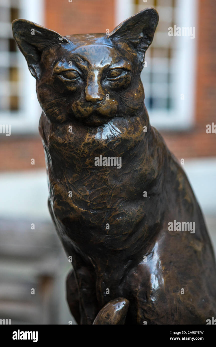 London, UK - February 15th 2019: Statue of Hodge - one of the cats ...